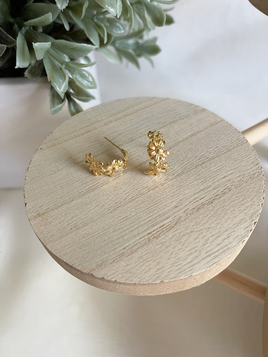 Daisy Hoops – Em Ray Clay